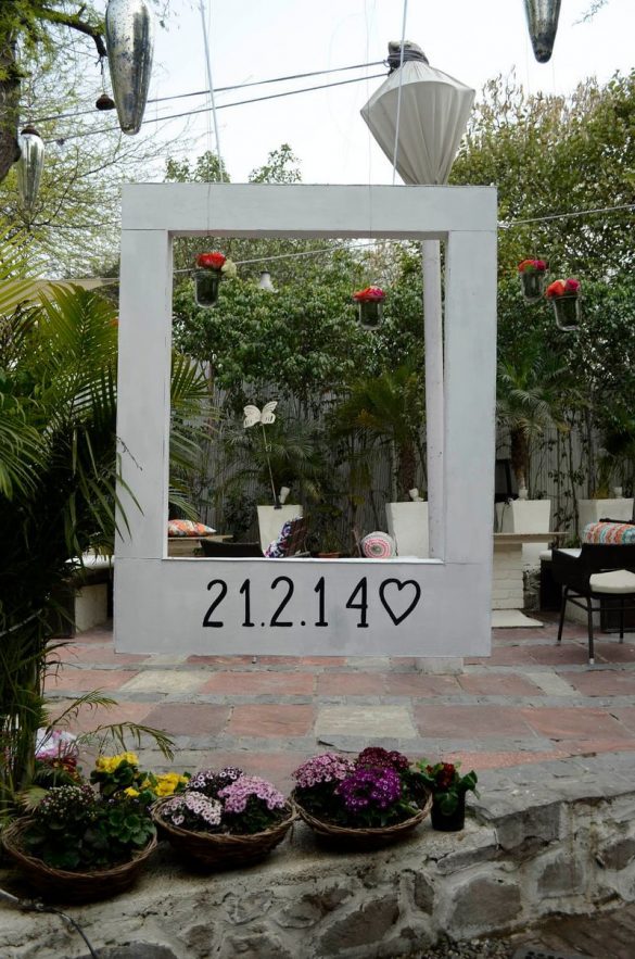 19 Simple & Quirky Photo Booth Backdrop Ideas To Capture The Fun ...
