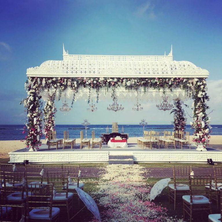 12 Gorgeous Mandap Decor For Beach Weddings | WedMePlz