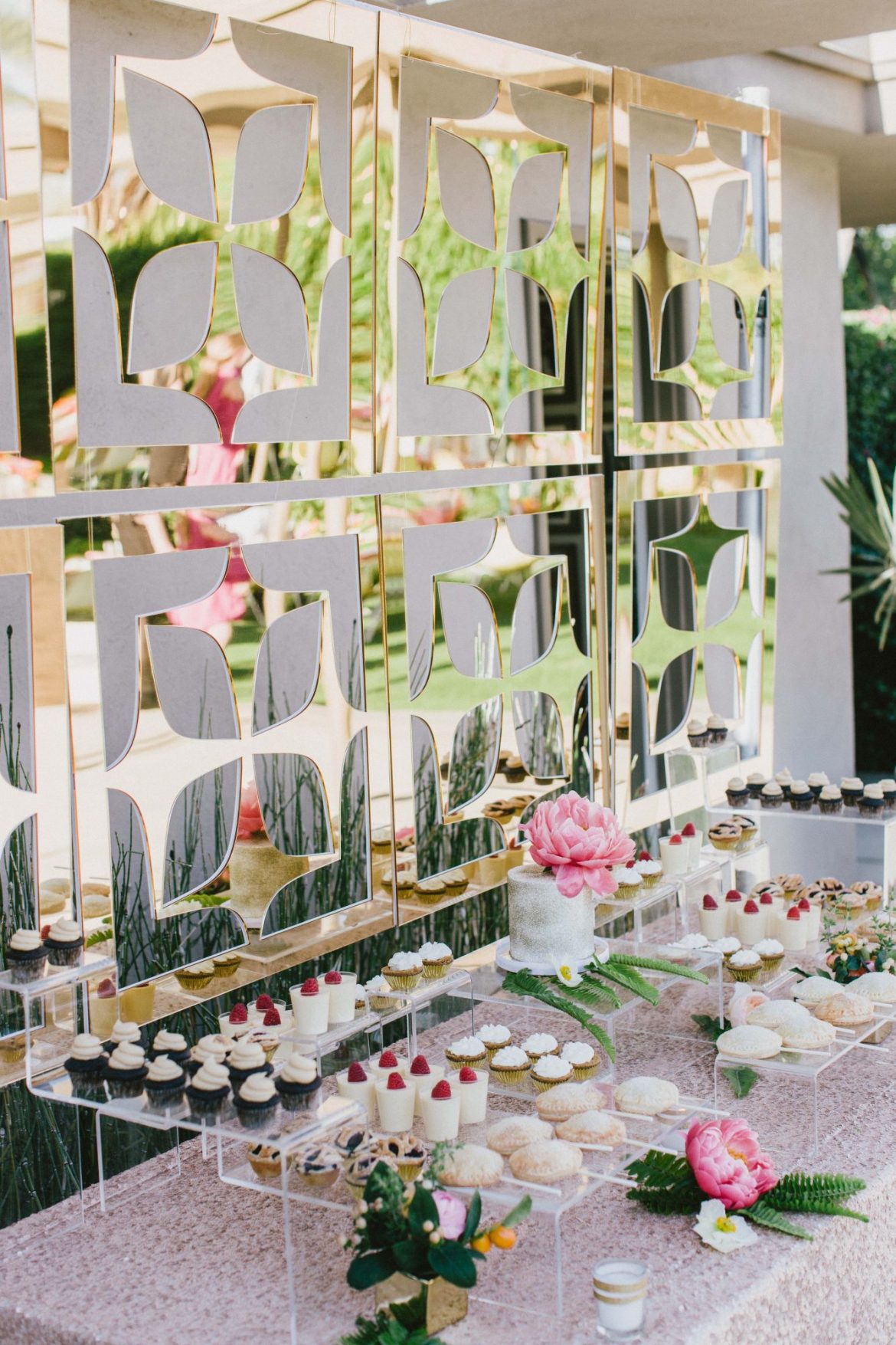 Captivating Mirror Decor Ideas For An Enchanting Wedding | WedMePlz