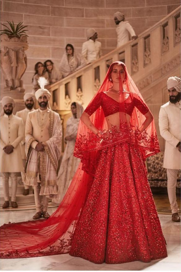 Elegant And Modern Indian Bridal Outfits With Veil | WedMePlz